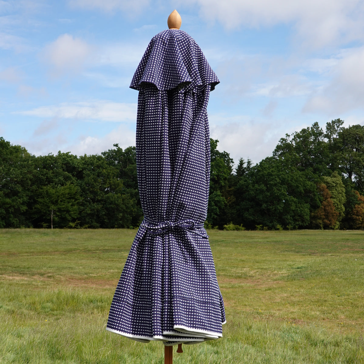 How much fabric is needed to make a parasol? – Plia Parasols